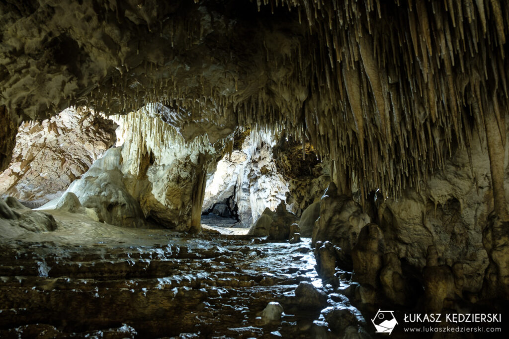 Jaskinia Raj – perełka jaskiniowa w Polsce [DUŻE ZDJĘCIA]